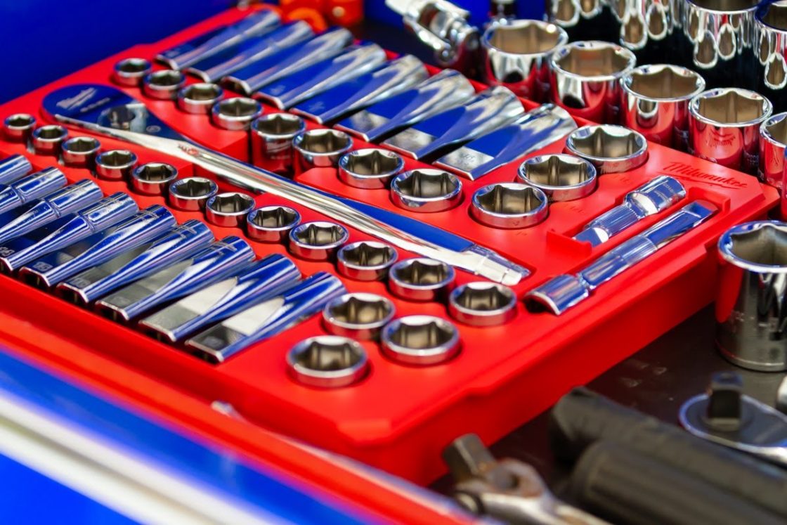 Hands On: Milwaukee 1/2" SAE/Metric Mechanics Ratchet & Sockets Set ...