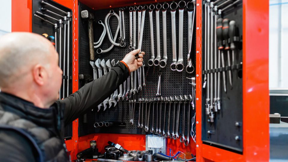 9 Best Garage Cabinets for Your Tools and Gear in 2021 - GarageSpot