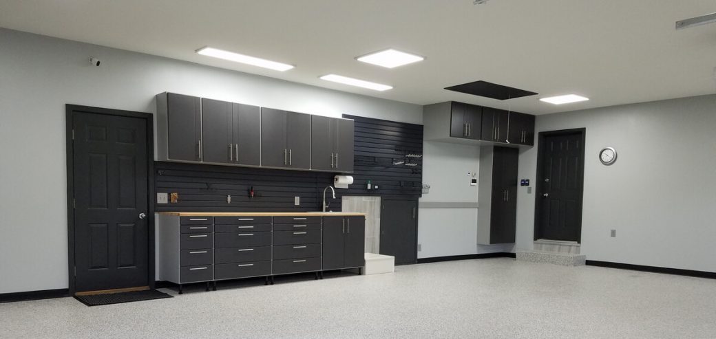 7 Best Garage Workbenches on the Market Reviewed (2022)