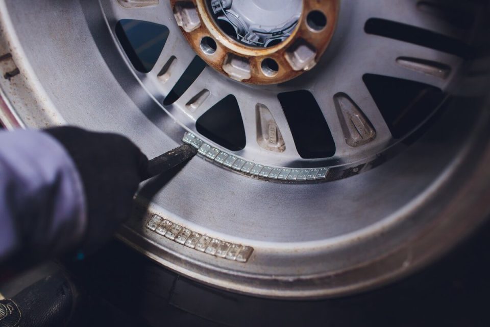 Best Wheel Balancer For Your Workshop [2022 Review] - GarageSpot