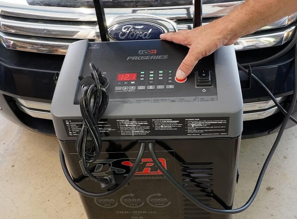 Best Commercial Battery Charger For Your Workshop in 2022- GarageSpot