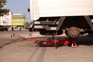 How to Jack Up a Truck Safely — In-Depth Guide - GarageSpot