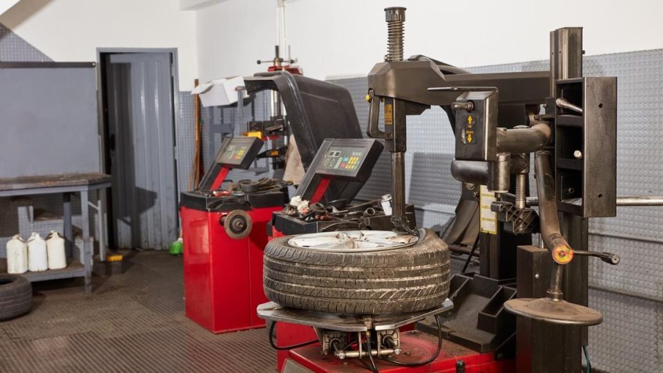 Best Tire Changer for DIYers and Professionals in 2022 - GarageSpot