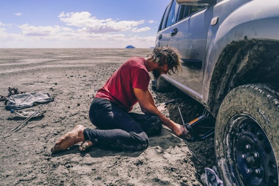 Best Off-Road Jack to Lift Your Truck in the Wild for 2022 - GarageSpot